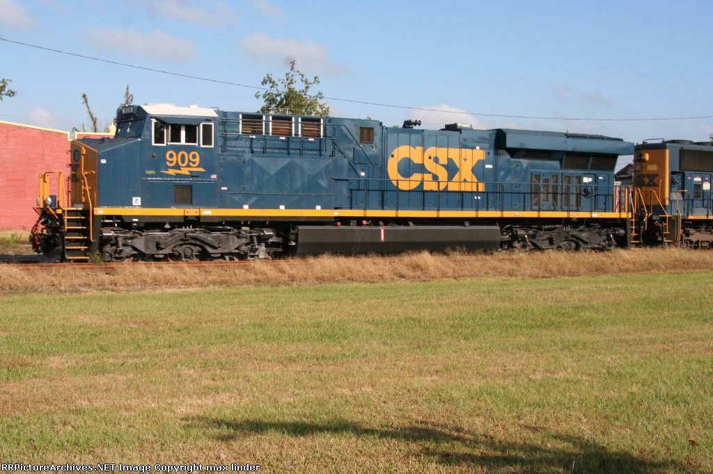 CSX 909